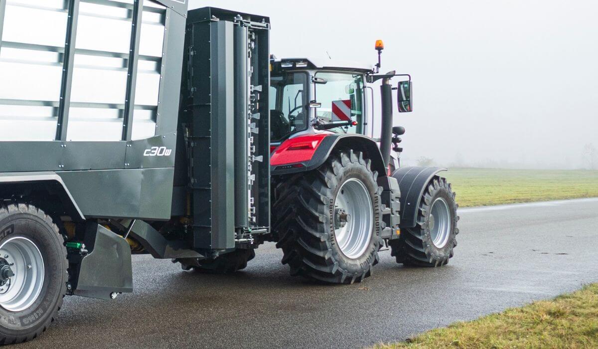 Tractor on public roads, what rules apply? - TRALERT®